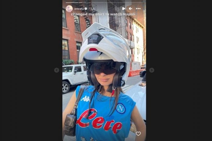 Emily Ratajkowski come non l'avete mai vista: tifosi del Napoli su ...